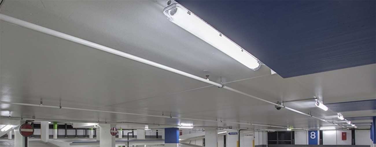 Luminaire LED : Luminaire LED pour locaux humides, IP65